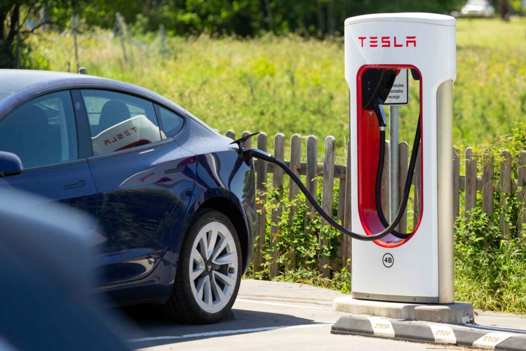Borne de recharge TESLA - Prix, avantages, installation